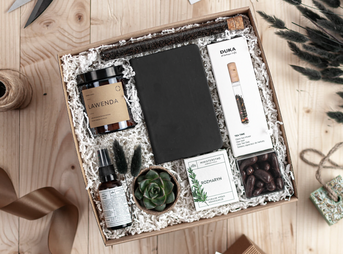 Gift Store in Dubai | Buy Curated & Customizable Gift Boxes – THE GFT ...